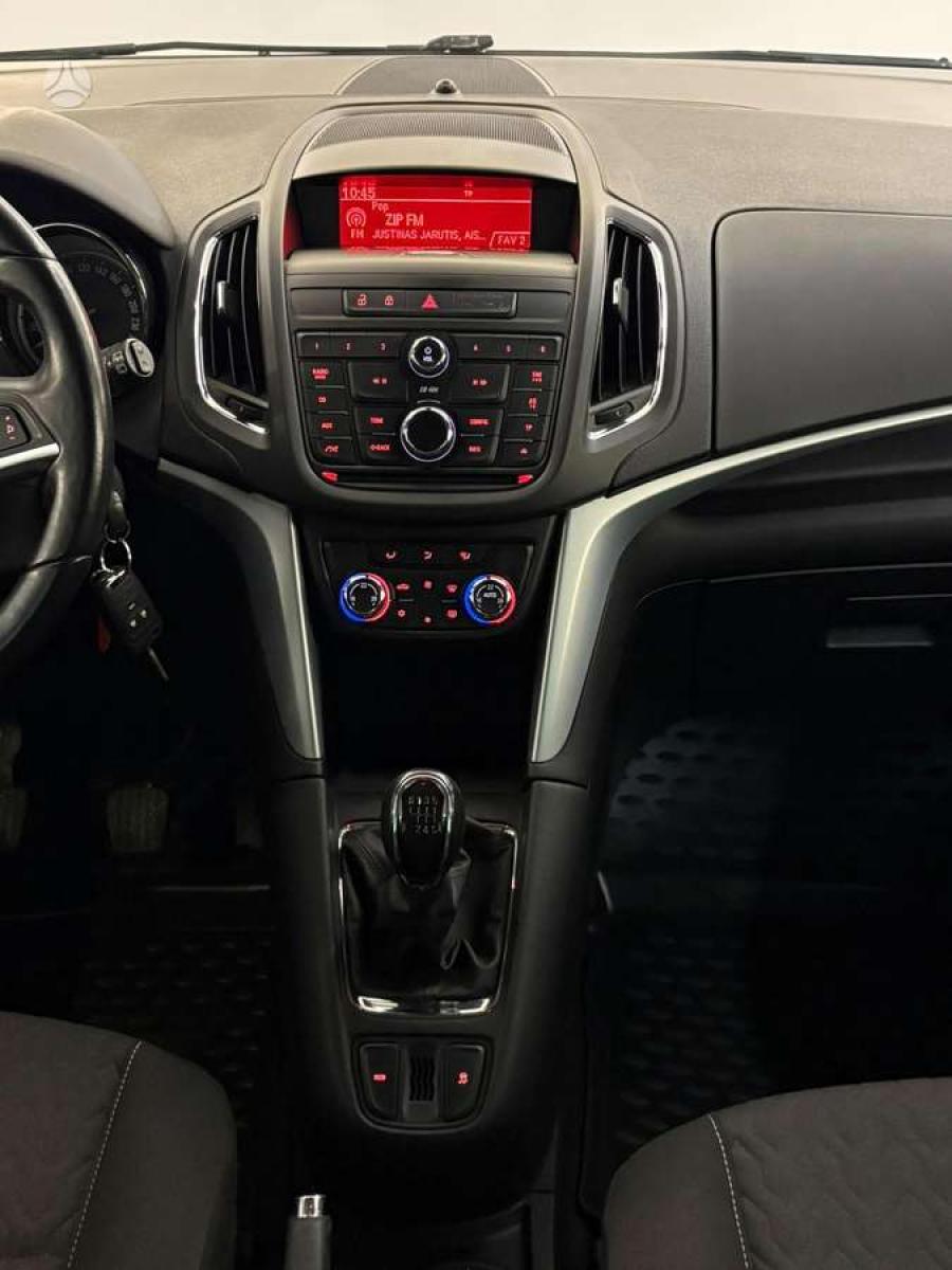 Blue Opel Zafira Life 2013 in Marijampole, with an engine capacity of 1.96 L and mileage of 246 thousand km for 4999 €, photo 18 on AUTOMOTO.COM.LV