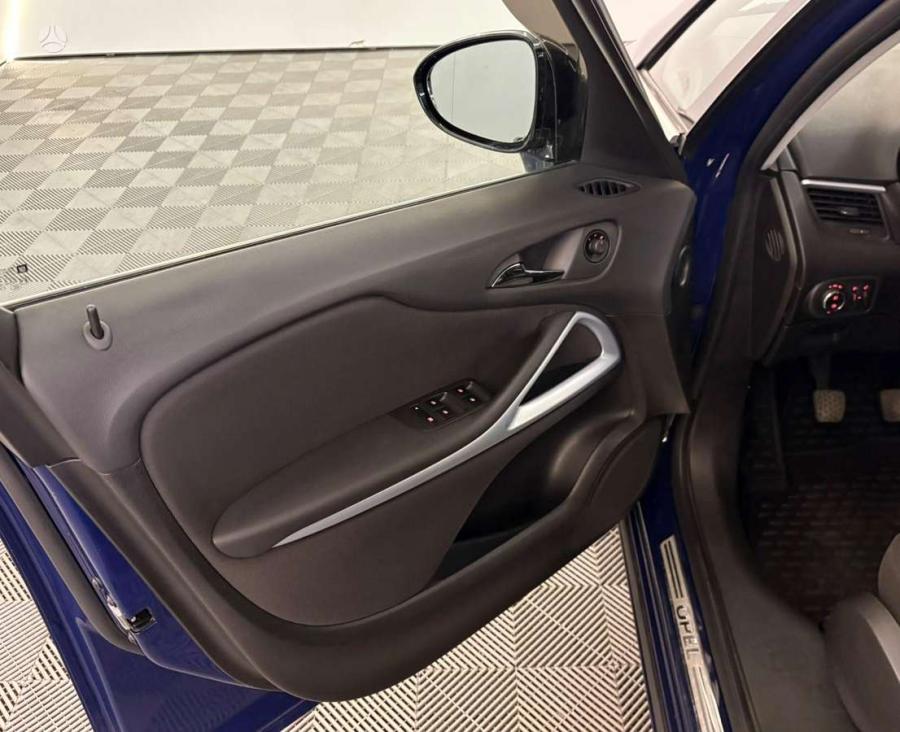 Blue Opel Zafira Life 2013 in Marijampole, with an engine capacity of 1.96 L and mileage of 246 thousand km for 4999 €, photo 21 on AUTOMOTO.COM.LV
