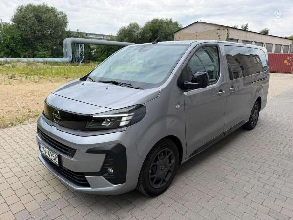 Pelēks Opel Zafira Life 2026 Rīga, ar dzinēja tilpumu 2.18 L un nobraukumu 11 tūkst. km par 36900 €, foto 1 vietnē AUTOMOTO.COM.LV