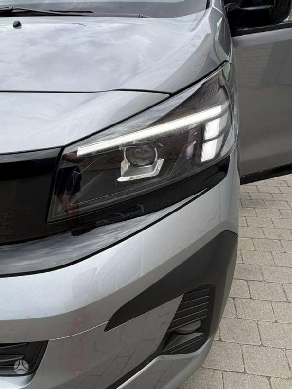 Pelēks Opel Zafira Life 2026 Rīga, ar dzinēja tilpumu 2.18 L un nobraukumu 11 tūkst. km par 36900 €, foto 3 vietnē AUTOMOTO.COM.LV