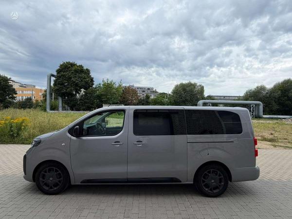 Pelēks Opel Zafira Life 2026 Rīga, ar dzinēja tilpumu 2.18 L un nobraukumu 11 tūkst. km par 36900 €, foto 4 vietnē AUTOMOTO.COM.LV