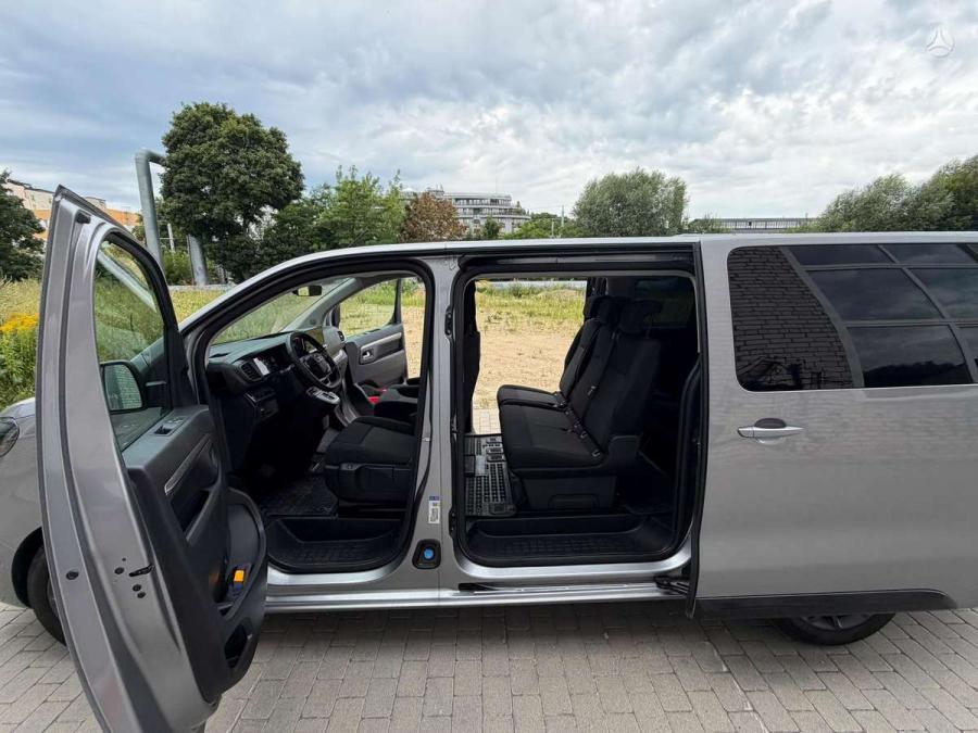 Pelēks Opel Zafira Life 2026 Rīga, ar dzinēja tilpumu 2.18 L un nobraukumu 11 tūkst. km par 36900 €, foto 6 vietnē AUTOMOTO.COM.LV