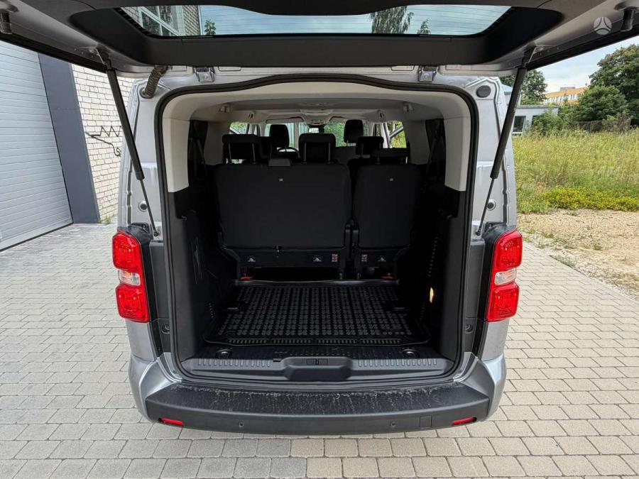 Pelēks Opel Zafira Life 2026 Rīga, ar dzinēja tilpumu 2.18 L un nobraukumu 11 tūkst. km par 36900 €, foto 10 vietnē AUTOMOTO.COM.LV