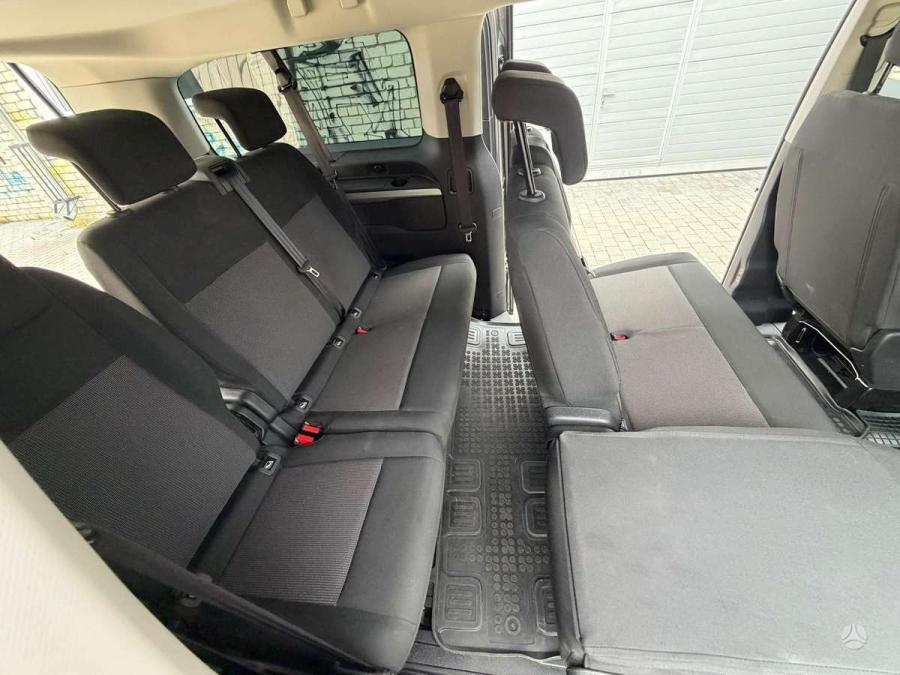 Pelēks Opel Zafira Life 2026 Rīga, ar dzinēja tilpumu 2.18 L un nobraukumu 11 tūkst. km par 36900 €, foto 16 vietnē AUTOMOTO.COM.LV