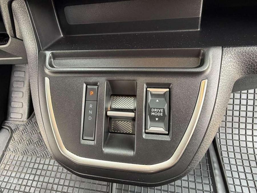 Pelēks Opel Zafira Life 2026 Rīga, ar dzinēja tilpumu 2.18 L un nobraukumu 11 tūkst. km par 36900 €, foto 25 vietnē AUTOMOTO.COM.LV