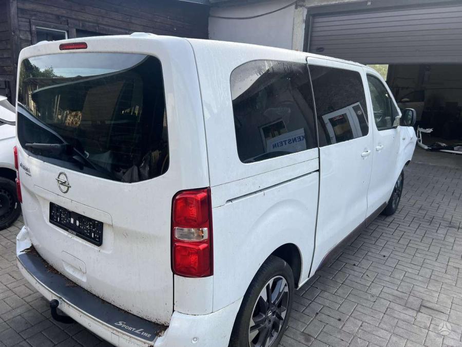 White Opel Zafira Life 2020 in Sakiai, with an engine capacity of 1.50 L and mileage of 61 thousand km for 6999 €, photo 1 on AUTOMOTO.COM.LV