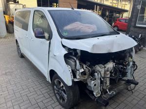 White Opel Zafira Life 2020 in Sakiai, with an engine capacity of 1.50 L and mileage of 61 thousand km for 6999 €, photo 4 on AUTOMOTO.COM.LV
