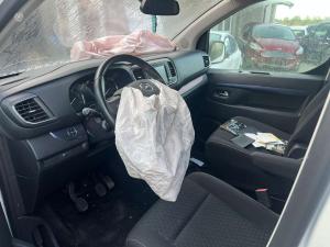 White Opel Zafira Life 2020 in Sakiai, with an engine capacity of 1.50 L and mileage of 61 thousand km for 6999 €, photo 6 on AUTOMOTO.COM.LV