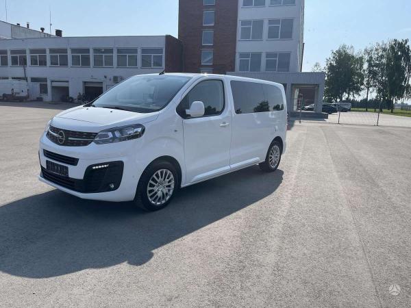 Balts Opel Zafira Life 2021 Marijampole, ar dzinēja tilpumu 2.00 L un nobraukumu 154 tūkst. km par 18900 €, foto 1 vietnē AUTOMOTO.COM.LV