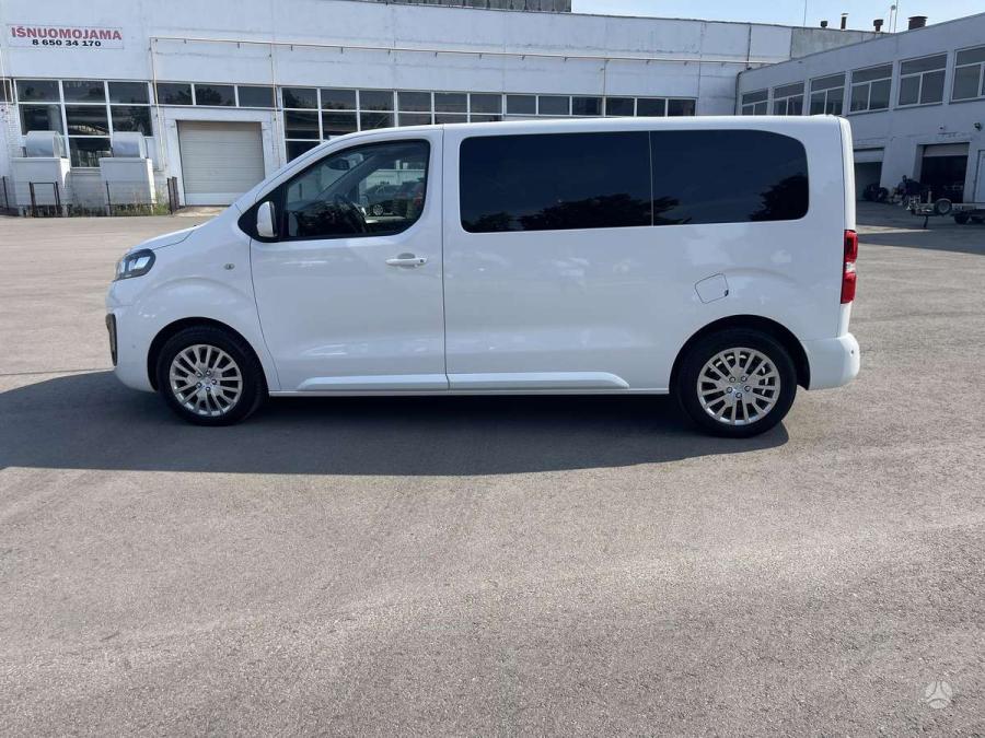 White Opel Zafira Life 2021 in Marijampole, with an engine capacity of 2.00 L and mileage of 154 thousand km for 18900 €, photo 6 on AUTOMOTO.COM.LV