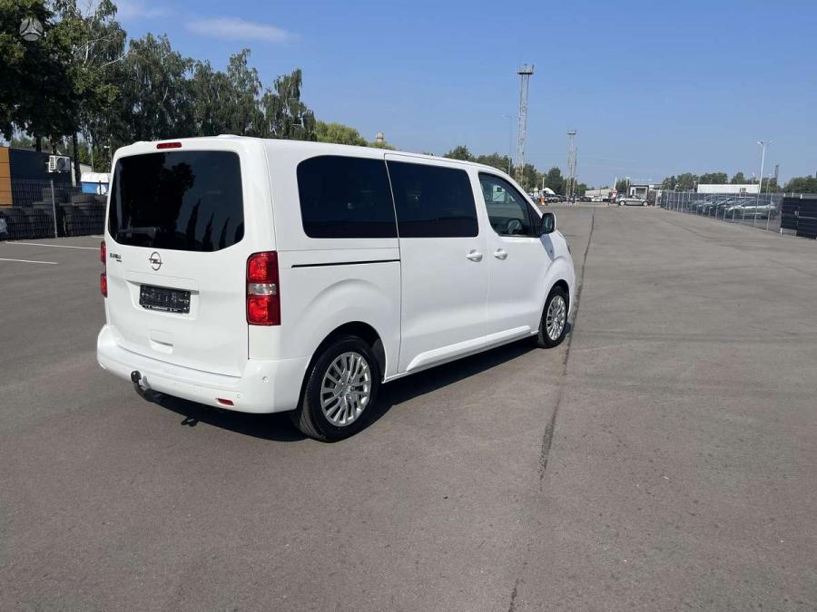 White Opel Zafira Life 2021 in Marijampole, with an engine capacity of 2.00 L and mileage of 154 thousand km for 18900 €, photo 7 on AUTOMOTO.COM.LV