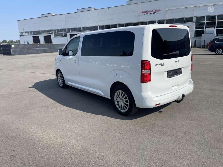 White Opel Zafira Life 2021 in Marijampole, with an engine capacity of 2.00 L and mileage of 154 thousand km for 18900 €, photo 8 on AUTOMOTO.COM.LV