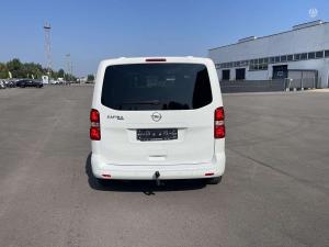White Opel Zafira Life 2021 in Marijampole, with an engine capacity of 2.00 L and mileage of 154 thousand km for 18900 €, photo 9 on AUTOMOTO.COM.LV