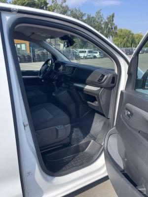 White Opel Zafira Life 2021 in Marijampole, with an engine capacity of 2.00 L and mileage of 154 thousand km for 18900 €, photo 11 on AUTOMOTO.COM.LV