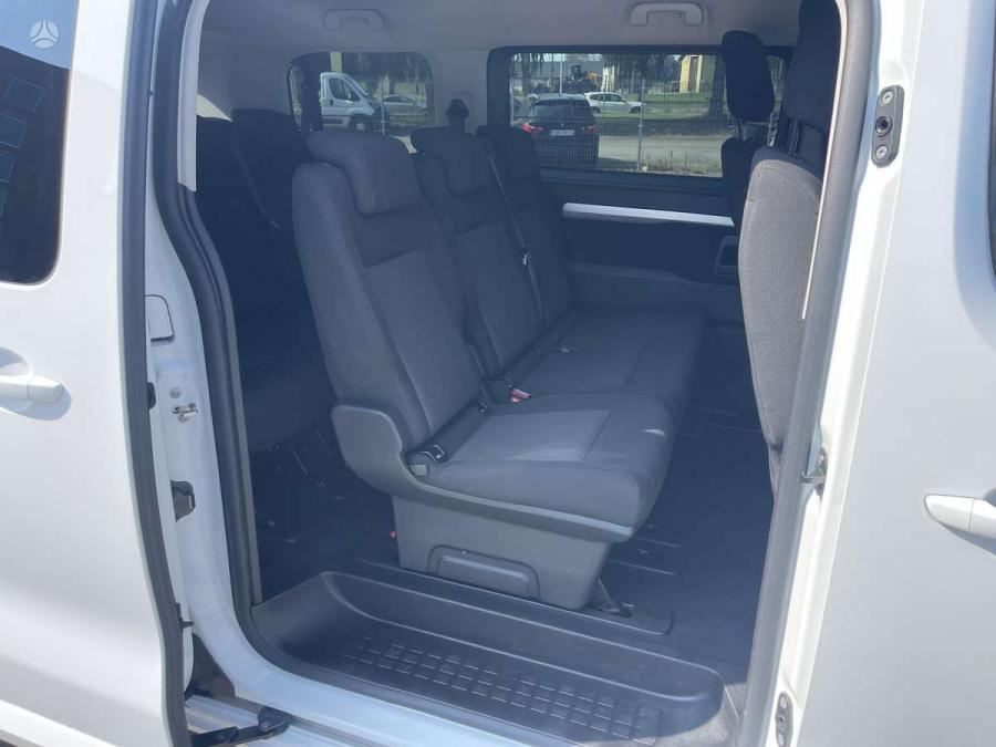 White Opel Zafira Life 2021 in Marijampole, with an engine capacity of 2.00 L and mileage of 154 thousand km for 18900 €, photo 12 on AUTOMOTO.COM.LV