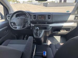 White Opel Zafira Life 2021 in Marijampole, with an engine capacity of 2.00 L and mileage of 154 thousand km for 18900 €, photo 13 on AUTOMOTO.COM.LV