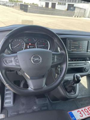 White Opel Zafira Life 2021 in Marijampole, with an engine capacity of 2.00 L and mileage of 154 thousand km for 18900 €, photo 17 on AUTOMOTO.COM.LV
