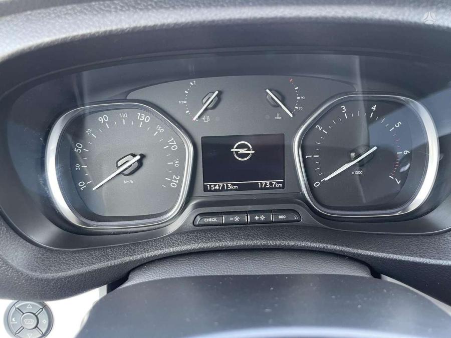 White Opel Zafira Life 2021 in Marijampole, with an engine capacity of 2.00 L and mileage of 154 thousand km for 18900 €, photo 18 on AUTOMOTO.COM.LV