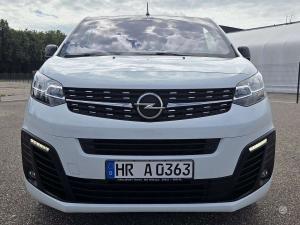 Balts Opel Zafira Life 2022 Kauņa, ar dzinēja tilpumu 2.00 L un nobraukumu 220 tūkst. km par 18900 €, foto 3 vietnē AUTOMOTO.COM.LV