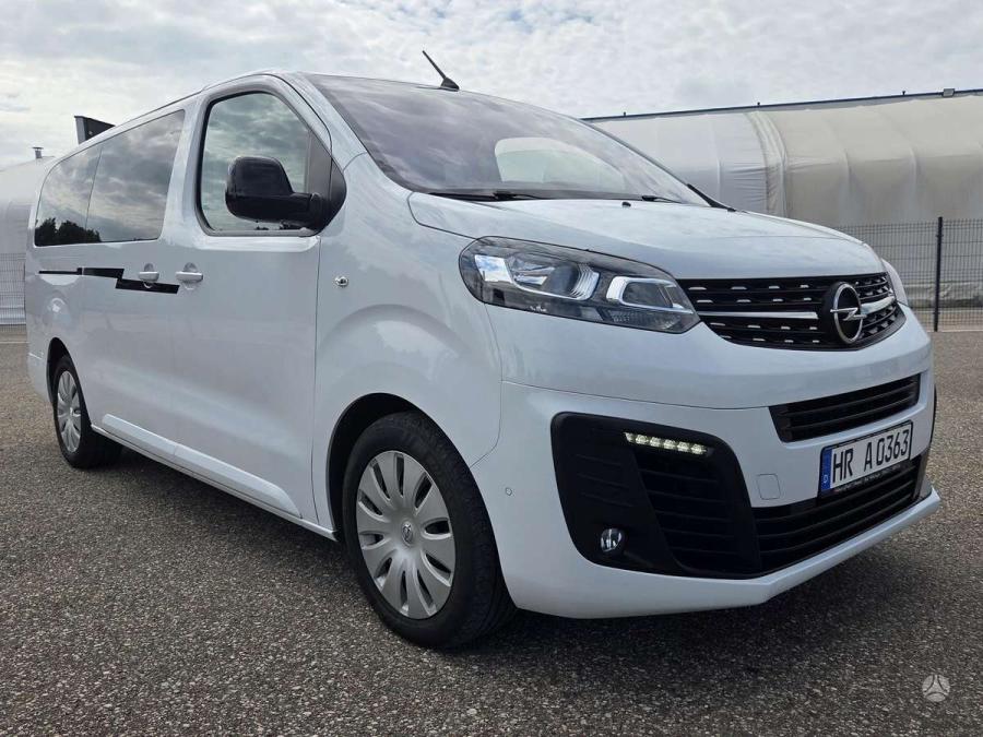 Balts Opel Zafira Life 2022 Kauņa, ar dzinēja tilpumu 2.00 L un nobraukumu 220 tūkst. km par 18900 €, foto 4 vietnē AUTOMOTO.COM.LV