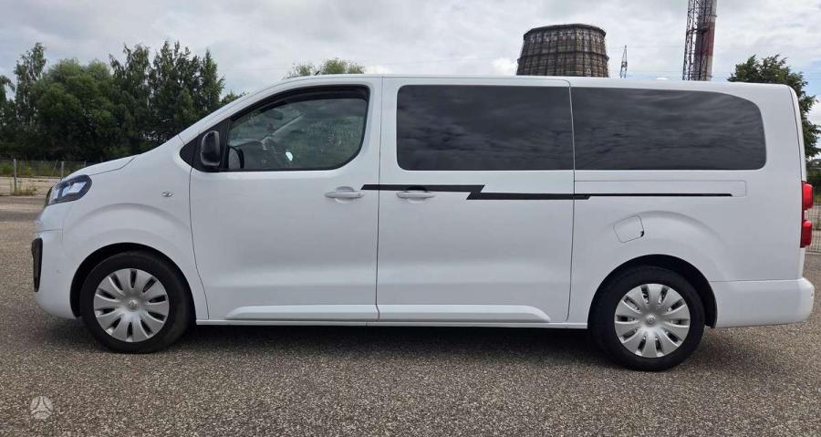 Balts Opel Zafira Life 2022 Kauņa, ar dzinēja tilpumu 2.00 L un nobraukumu 220 tūkst. km par 18900 €, foto 5 vietnē AUTOMOTO.COM.LV