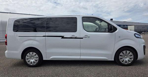 White Opel Zafira Life 2022 in Kaunas, with an engine capacity of 2.00 L and mileage of 220 thousand km for 18900 €, photo 8 on AUTOMOTO.COM.LV