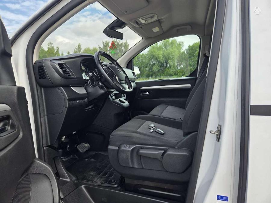 Balts Opel Zafira Life 2022 Kauņa, ar dzinēja tilpumu 2.00 L un nobraukumu 220 tūkst. km par 18900 €, foto 11 vietnē AUTOMOTO.COM.LV