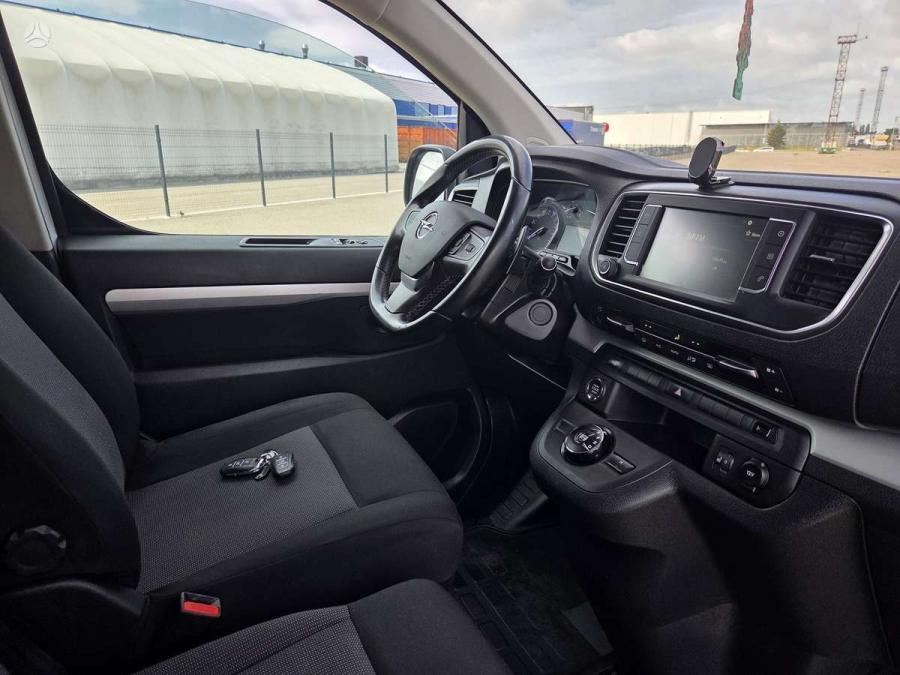 Balts Opel Zafira Life 2022 Kauņa, ar dzinēja tilpumu 2.00 L un nobraukumu 220 tūkst. km par 18900 €, foto 12 vietnē AUTOMOTO.COM.LV
