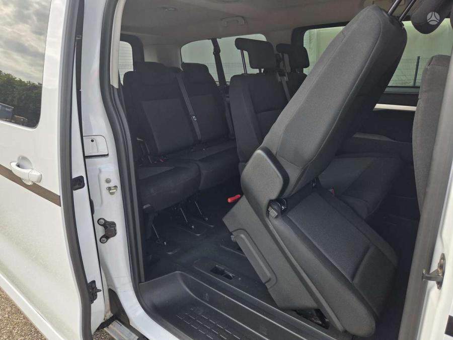 Balts Opel Zafira Life 2022 Kauņa, ar dzinēja tilpumu 2.00 L un nobraukumu 220 tūkst. km par 18900 €, foto 17 vietnē AUTOMOTO.COM.LV