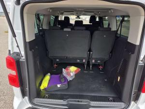 Balts Opel Zafira Life 2022 Kauņa, ar dzinēja tilpumu 2.00 L un nobraukumu 220 tūkst. km par 18900 €, foto 19 vietnē AUTOMOTO.COM.LV