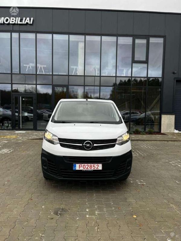 Balts Opel Zafira Life 2022 Viļņa, ar dzinēja tilpumu 2.00 L un nobraukumu 138 tūkst. km par 18700 €, foto 1 vietnē AUTOMOTO.COM.LV