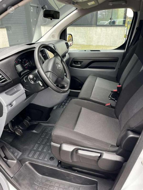 Balts Opel Zafira Life 2022 Viļņa, ar dzinēja tilpumu 2.00 L un nobraukumu 138 tūkst. km par 18700 €, foto 5 vietnē AUTOMOTO.COM.LV