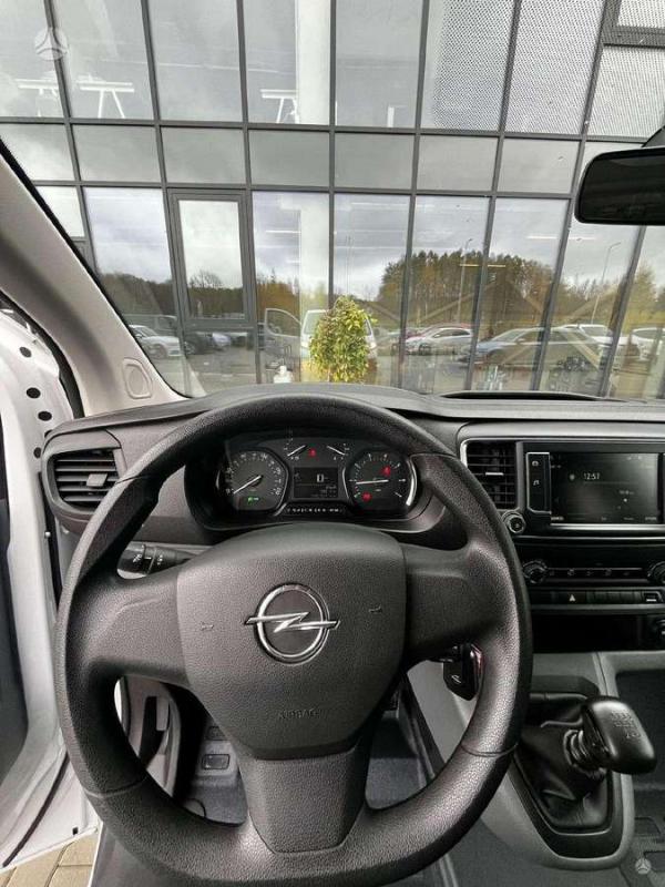 Balts Opel Zafira Life 2022 Viļņa, ar dzinēja tilpumu 2.00 L un nobraukumu 138 tūkst. km par 18700 €, foto 8 vietnē AUTOMOTO.COM.LV