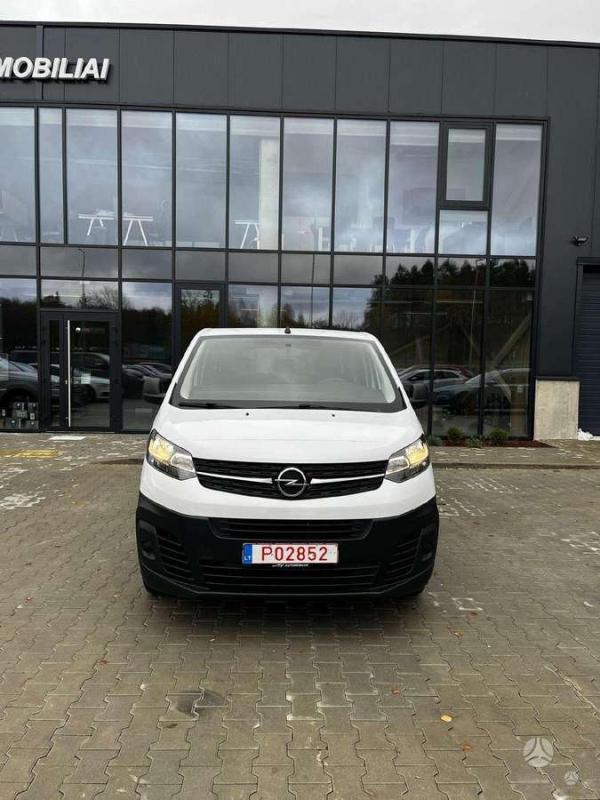 Белый Опель Zafira Life 2022 в Вильнюс, объемом двигателя 2.00 л и пробегом 142 тыс. км за 18700 €, фото 1 на AUTOMOTO.COM.LV