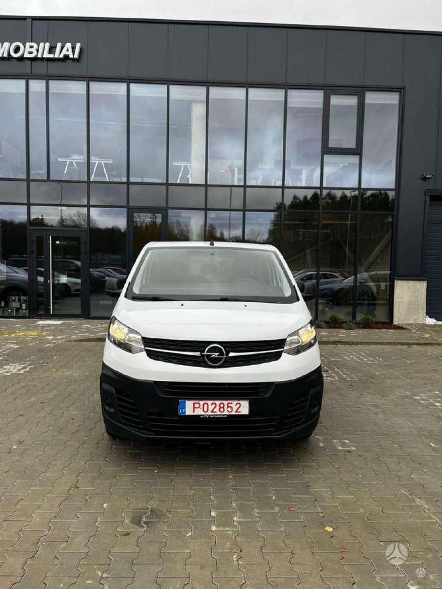 Белый Опель Zafira Life 2022 в Вильнюс, объемом двигателя 2.00 л и пробегом 142 тыс. км за 18700 €, фото 1 на AUTOMOTO.COM.LV