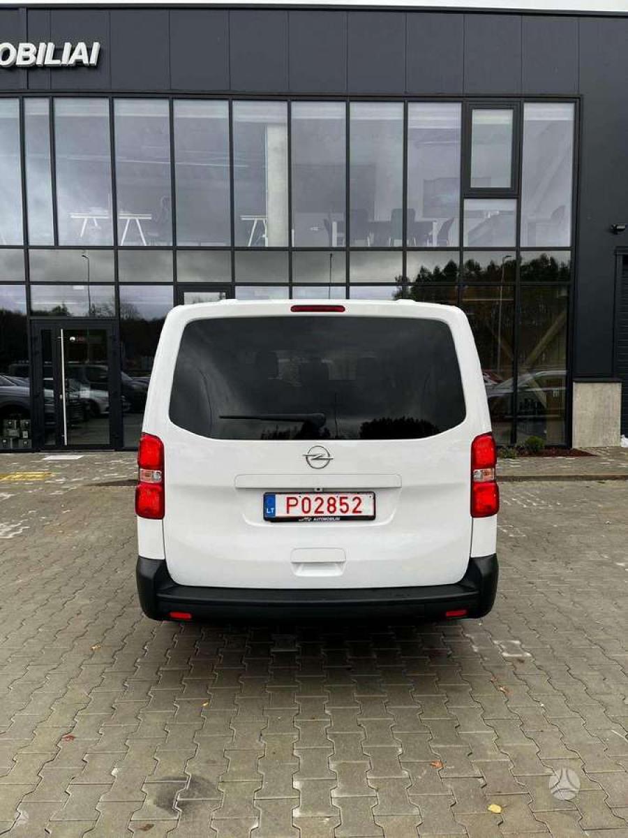 Белый Опель Zafira Life 2022 в Вильнюс, объемом двигателя 2.00 л и пробегом 142 тыс. км за 18700 €, фото 4 на AUTOMOTO.COM.LV