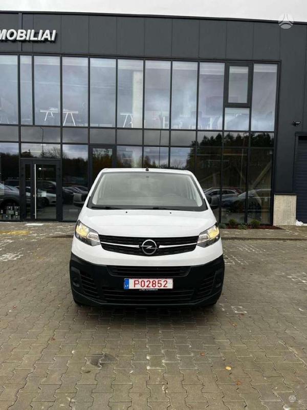 Balts Opel Zafira Life 2022 Viļņa, ar dzinēja tilpumu 2.00 L un nobraukumu 142 tūkst. km par 18300 €, foto 1 vietnē AUTOMOTO.COM.LV