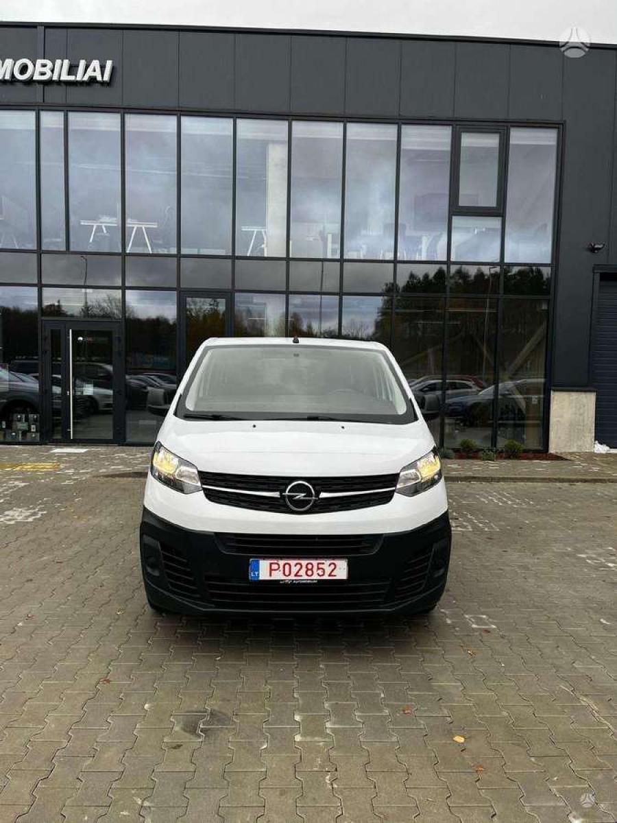 Белый Опель Zafira Life 2022 в Вильнюс, объемом двигателя 2.00 л и пробегом 142 тыс. км за 18300 €, фото 1 на AUTOMOTO.COM.LV