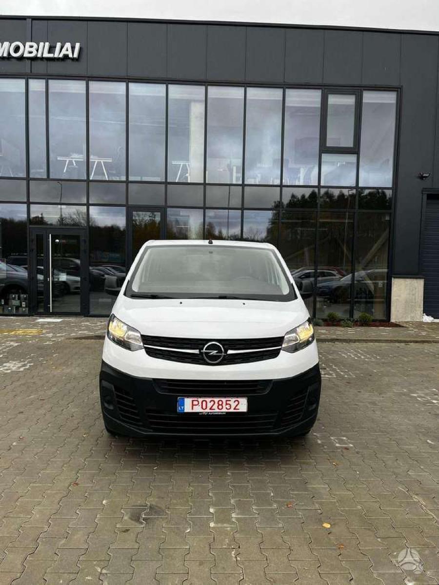 Белый Опель Zafira Life 2022 в Вильнюс, объемом двигателя 2.00 л и пробегом 142 тыс. км за 18300 €, фото 1 на AUTOMOTO.COM.LV