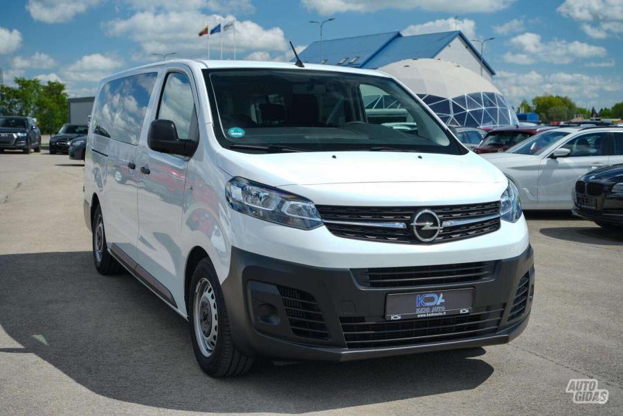 White Opel Zafira Life 2021 in Marijampole, with an engine capacity of 1.50 L and mileage of 196 thousand km for 16950 €, photo 3 on AUTOMOTO.COM.LV