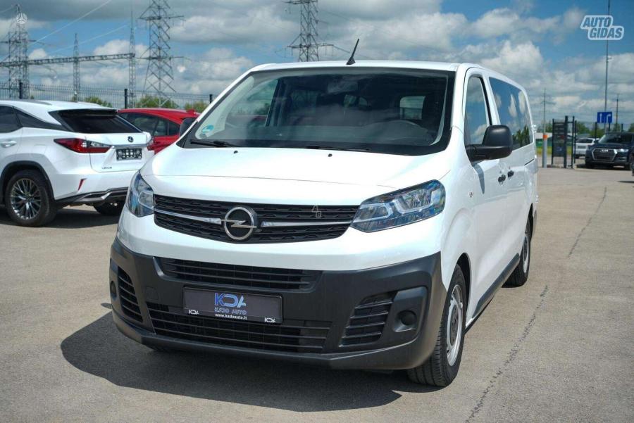 White Opel Zafira Life 2021 in Marijampole, with an engine capacity of 1.50 L and mileage of 196 thousand km for 16950 €, photo 5 on AUTOMOTO.COM.LV