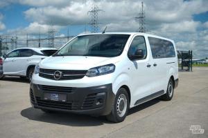 White Opel Zafira Life 2021 in Marijampole, with an engine capacity of 1.50 L and mileage of 196 thousand km for 16950 €, photo 6 on AUTOMOTO.COM.LV