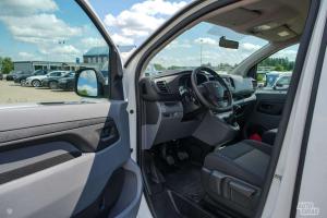 White Opel Zafira Life 2021 in Marijampole, with an engine capacity of 1.50 L and mileage of 196 thousand km for 16950 €, photo 14 on AUTOMOTO.COM.LV