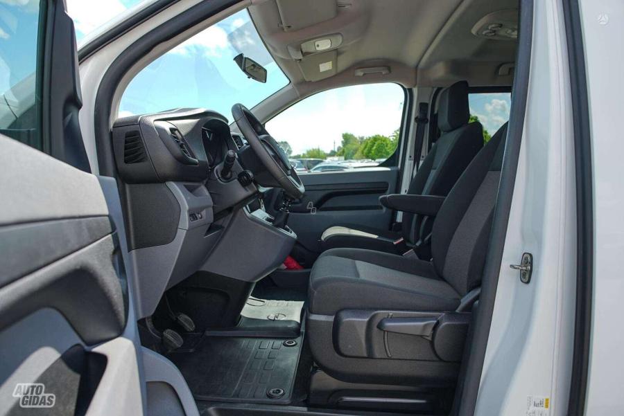White Opel Zafira Life 2021 in Marijampole, with an engine capacity of 1.50 L and mileage of 196 thousand km for 16950 €, photo 16 on AUTOMOTO.COM.LV