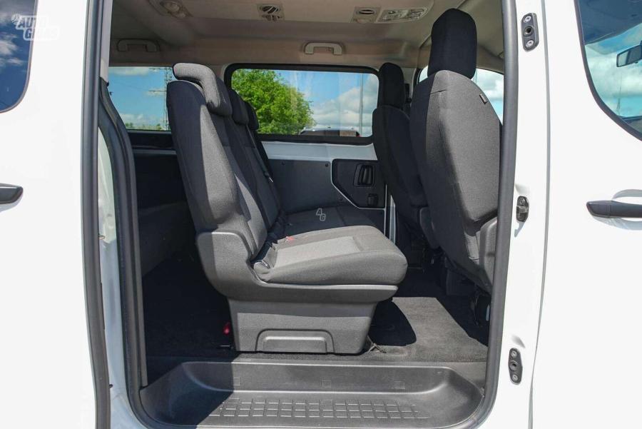 White Opel Zafira Life 2021 in Marijampole, with an engine capacity of 1.50 L and mileage of 196 thousand km for 16950 €, photo 21 on AUTOMOTO.COM.LV