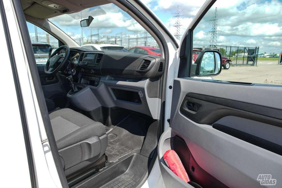 White Opel Zafira Life 2021 in Marijampole, with an engine capacity of 1.50 L and mileage of 196 thousand km for 16950 €, photo 27 on AUTOMOTO.COM.LV