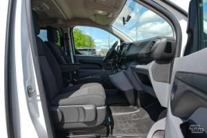 White Opel Zafira Life 2021 in Marijampole, with an engine capacity of 1.50 L and mileage of 196 thousand km for 16950 €, photo 29 on AUTOMOTO.COM.LV