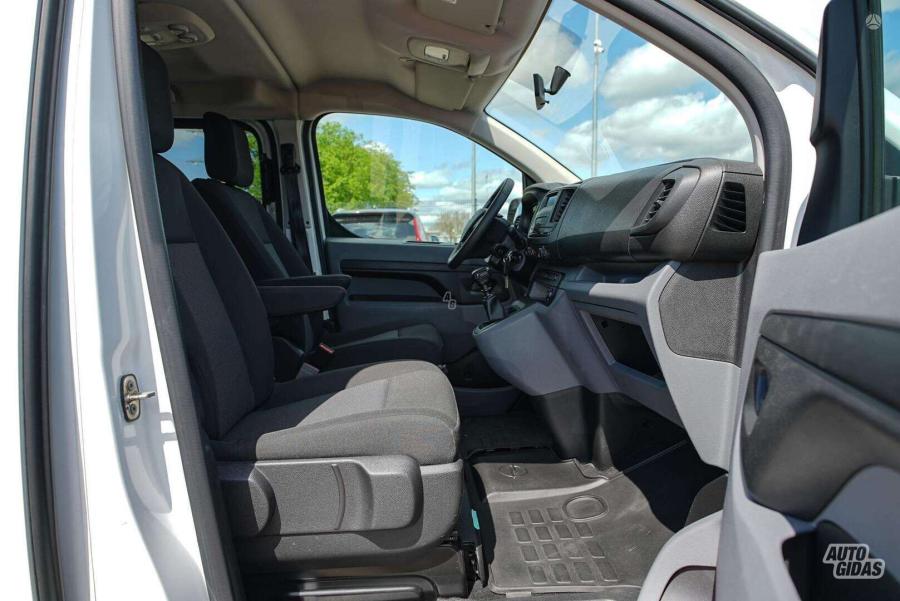 White Opel Zafira Life 2021 in Marijampole, with an engine capacity of 1.50 L and mileage of 196 thousand km for 16950 €, photo 29 on AUTOMOTO.COM.LV