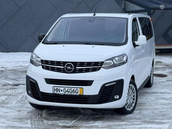 White Opel Zafira Life 2022 in Jonava, with an engine capacity of 1.50 L and mileage of 230 thousand km for 18500 €, photo 1 on AUTOMOTO.COM.LV