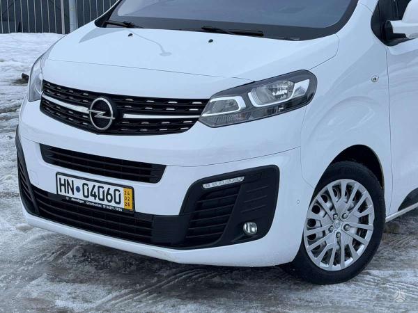 Balts Opel Zafira Life 2022 Jonava, ar dzinēja tilpumu 1.50 L un nobraukumu 230 tūkst. km par 18500 €, foto 3 vietnē AUTOMOTO.COM.LV